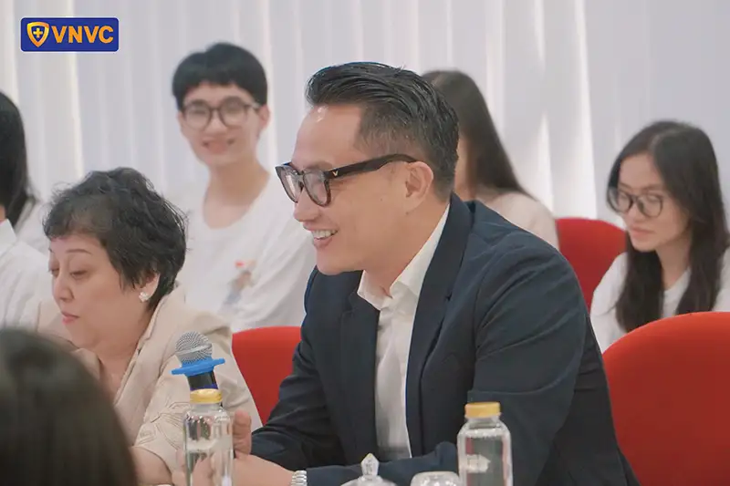 Tọa đàm “Tiêm vắc xin phòng bệnh truyền nhiễm đầy đủ cho trẻ em và người lớn"