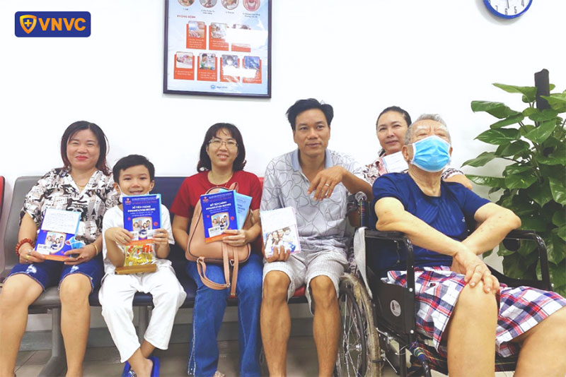 Vì sao phải tiêm chủng cho trẻ? 7 lợi ích khi tiêm vắc xin